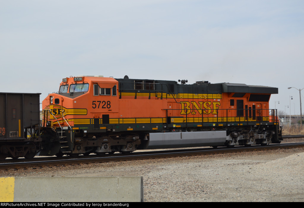 BNSF 5728 at santa fe jct